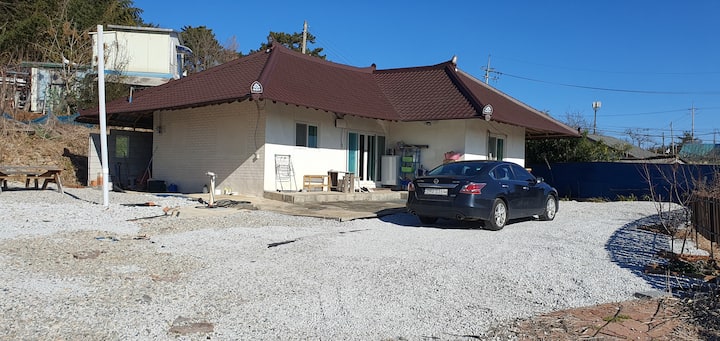 브라운캄스테이 : 브라운색 지붕을 가진 아담한 집. 조용한 자신만의 시간을 가져보세요. - Incheon