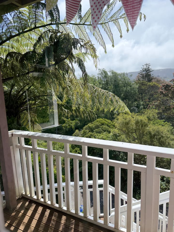 Birdsong & Bush Guesthouse Near The City - Wellington