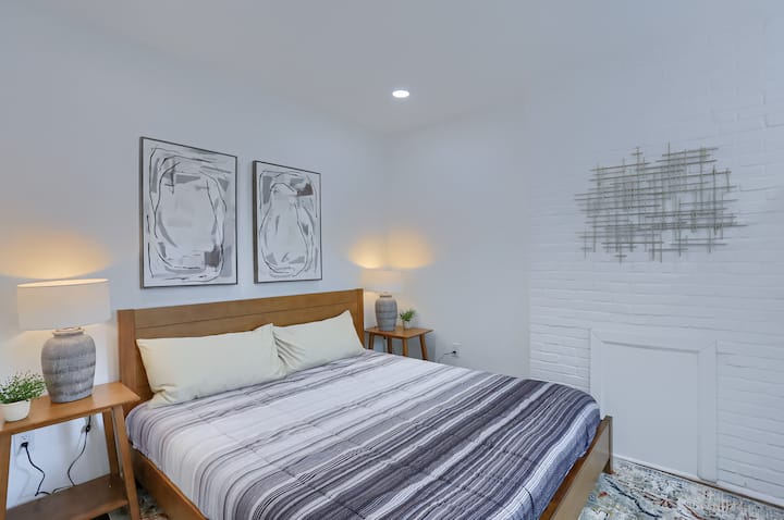 Modern & Stylish 2 Bdrm Apt In Pittsburgh W/prkg - Pittsburgh, PA