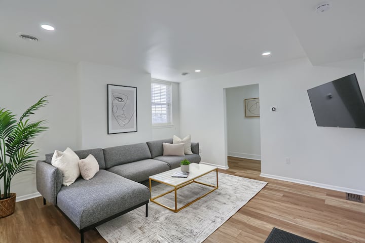 Spacious & Modern 3 Bdrm Apt In Pittsburgh W/prkg - Pittsburgh, PA