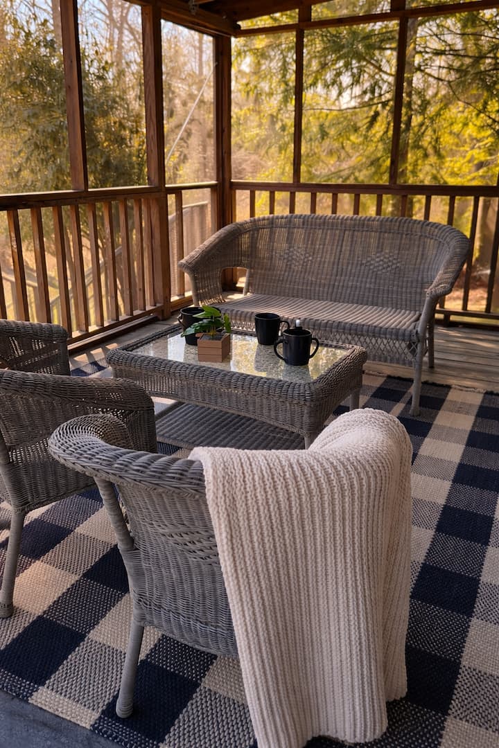 Williams Escape | Relaxing 3br/2ba | Dog Friendly - Seagrove, NC