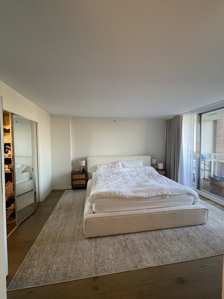 Renovated Condo W Ac, Parking, Gym. 1 Bed, 2 Bath. - Vancouver