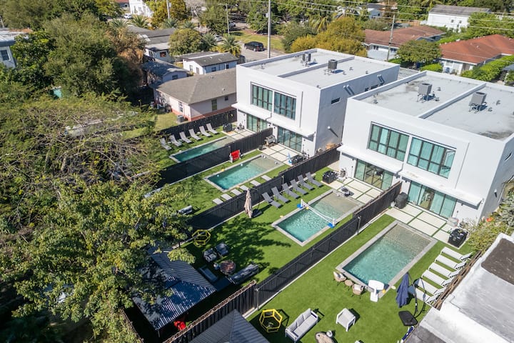 4-in-1 Unique Spacious Villa, Pool, Bbq, Games - Miami, FL