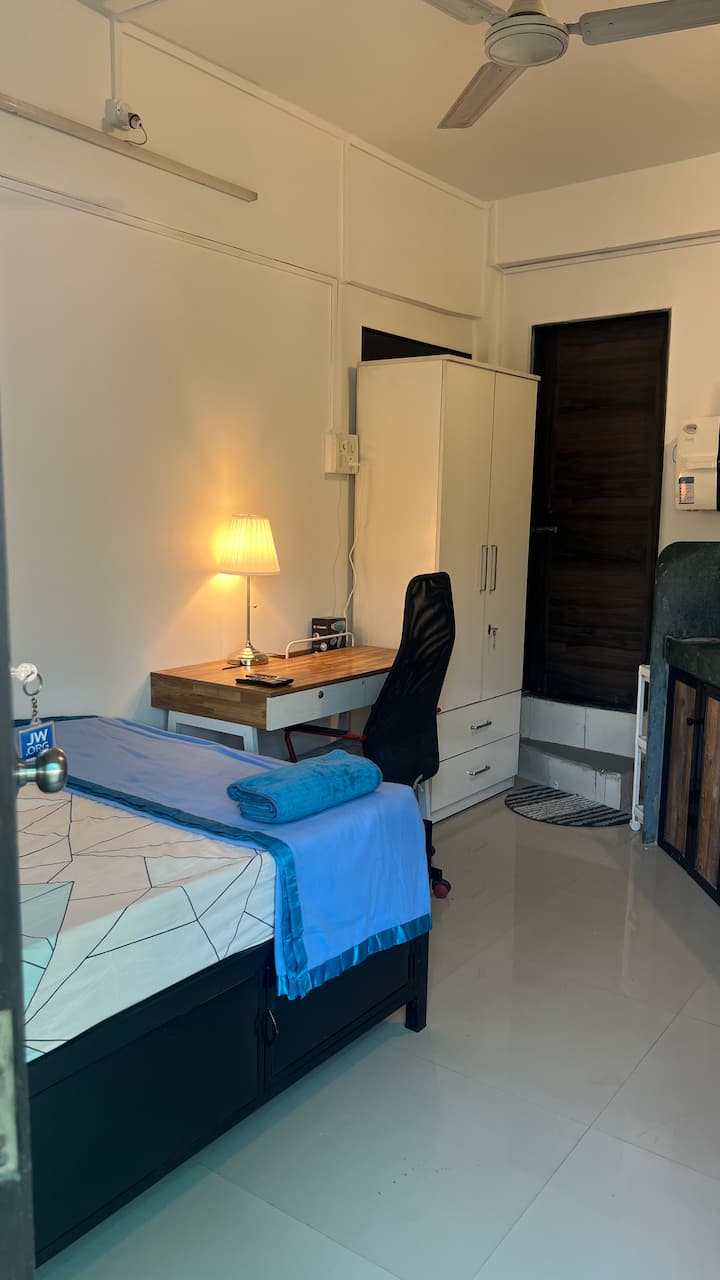 Touchdown Haven: Comfy Studio Apt Near Airport - Mumbai