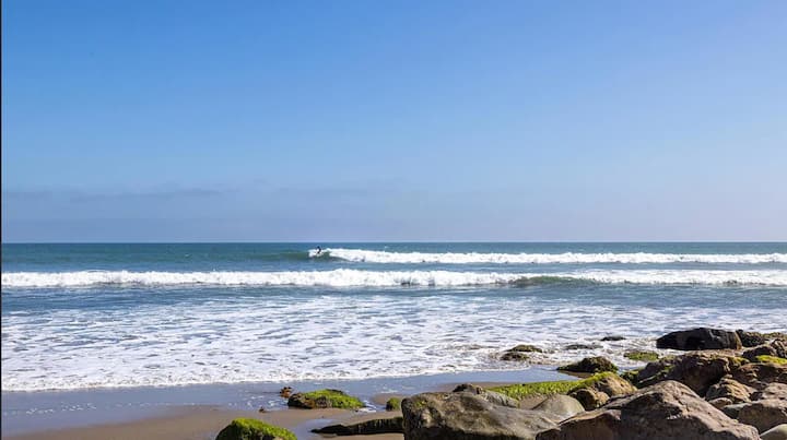 Beach X Downtown, Local Fully Furnished Fun Condo - Ventura, CA