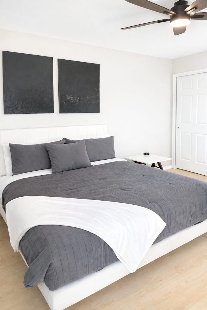 Peaceful King Bedroom - Round Rock, TX