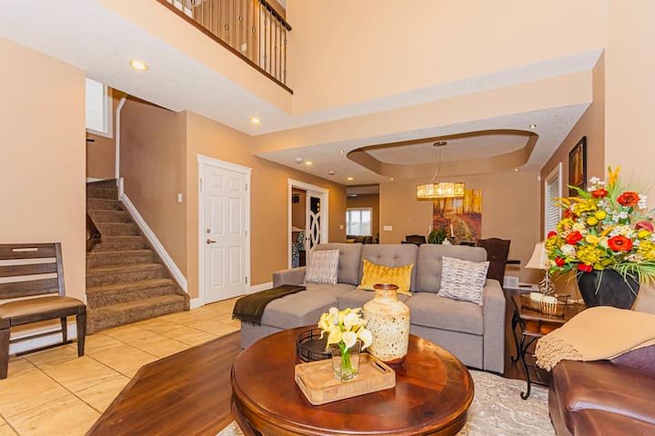 Elegant 5br Home – Spacious, Modern & Group-ready - Alberta