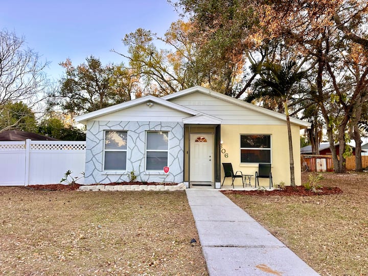 Fun And Fam-friendly Home Near Downtown Sarasota! - Sarasota, FL