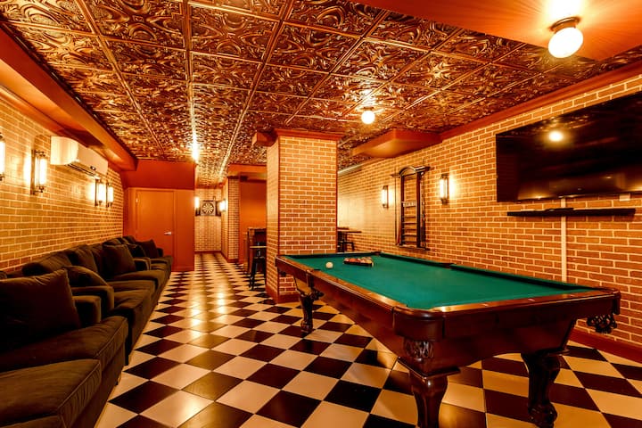 3 Floor Hideaway With Private Speakeasy Lounge - Montreal