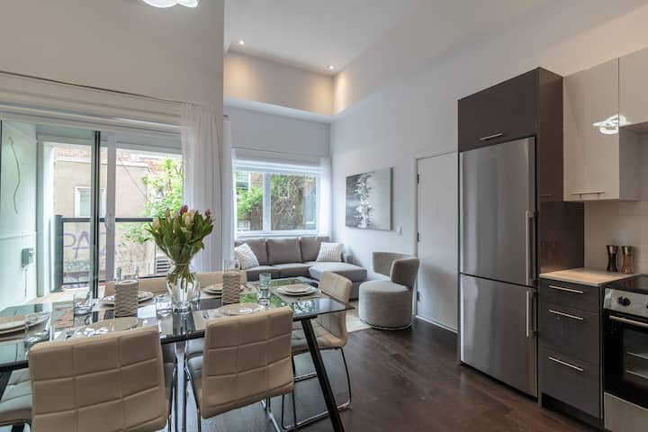 3 Floor Hideaway With Private Speakeasy Lounge - Montreal