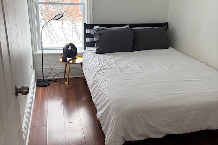 Prime Location 2bd Apt Next To Queens - Kingston, Canada
