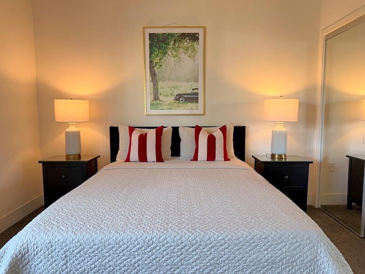 Gorgeous Master Bedroom In Hollywood - West Hollywood, CA