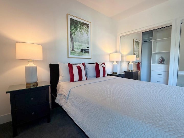 Gorgeous Master Bedroom In Hollywood - West Hollywood, CA