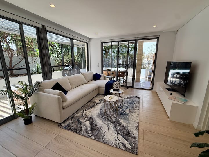 Bondi Luxe Retreat | Modern 2br | Hot Tub + Sauna - Randwick