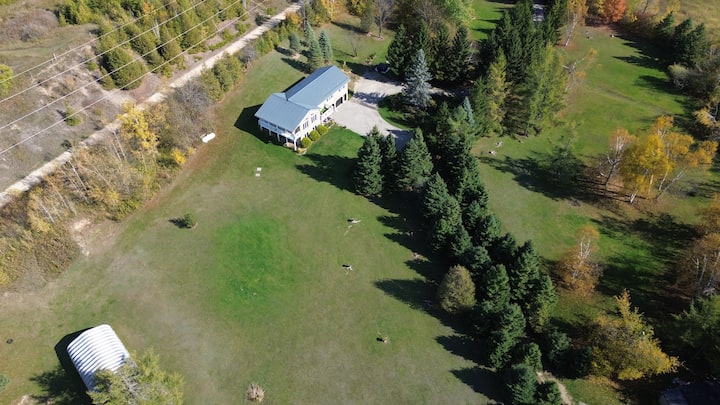 Serene Paradise -  Farmhouse  With Pond & Hottub - Shelburne