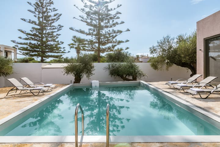 Nopi Exclusive Villa, A Sunlit Retreat - 札金索斯