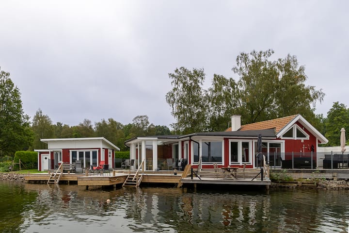 Exklusivt Hus Med Sjötomt. - Borensberg