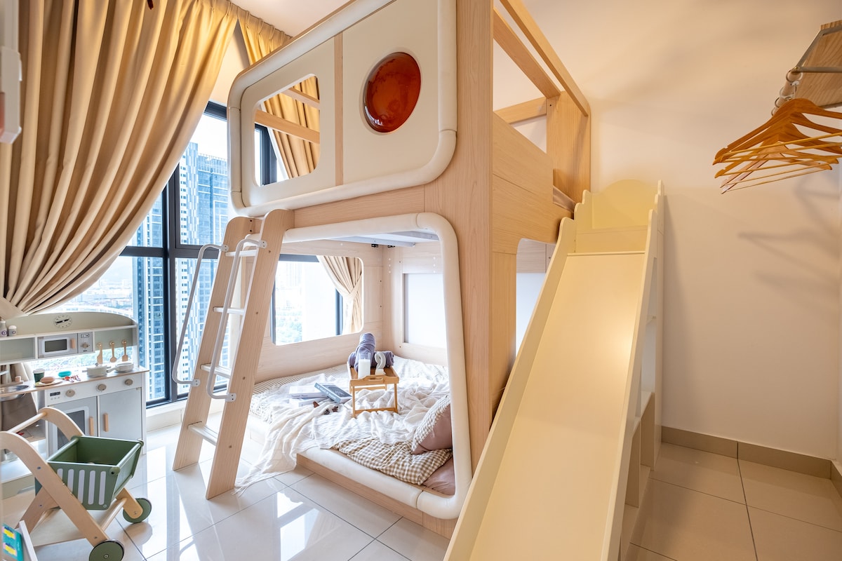 Unvergessliches Zuhause für Kinder mit Rutschen und Zelt @ in der Nähe ...