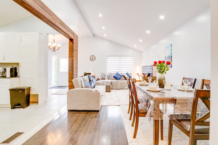 Spacious Family Villa Near Toronto Zoo | Game Room - Pickering