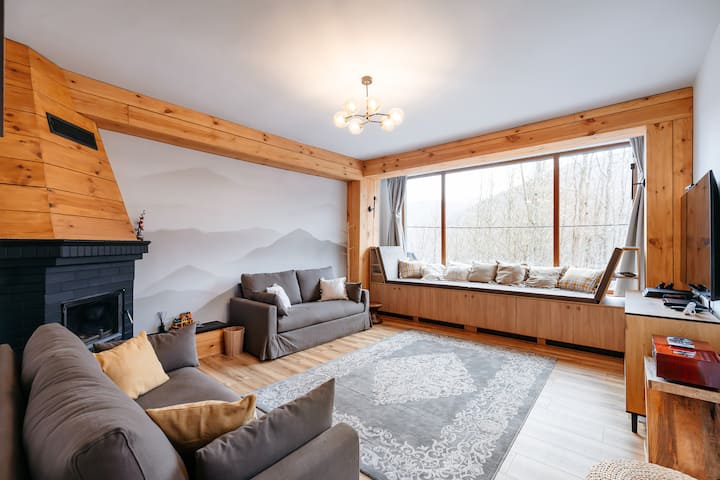 Entire Floor Apartment - Terrace & Mountain View - Sinaia