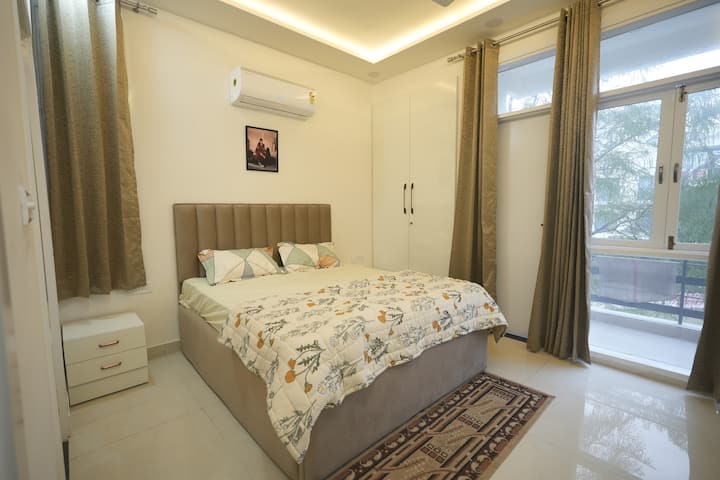 White House - 3BR | Near Taj Mahal by Homeyhuts - Apartments for Rent ...
