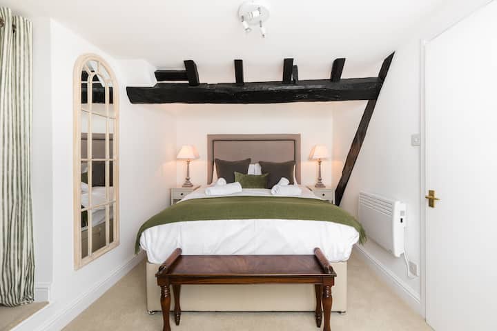 Historic 2 Bed In Central Warwick - Warwick