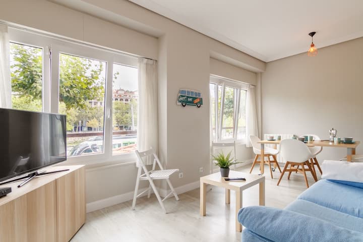 Coqueto, Junto Al Ayuntamiento Y La Ría - Bilbao