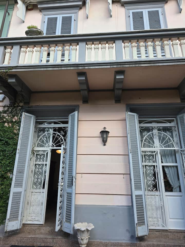 Villa Lauretta, A Due Passi Dalla Spiaggia! - Viareggio