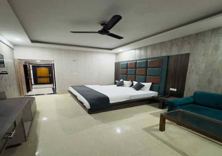 3 Bed Family Room&breakfast At Jagdish Residency - Katra