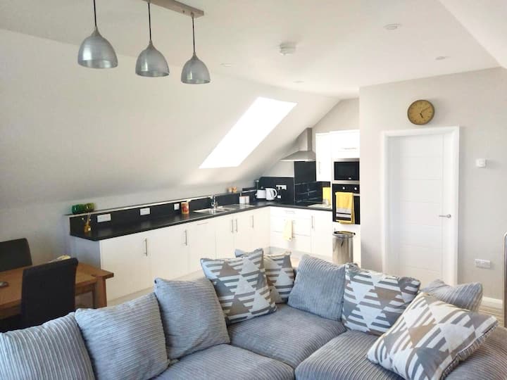 Seagem – Modern Coastal Apartment With View - Portstewart