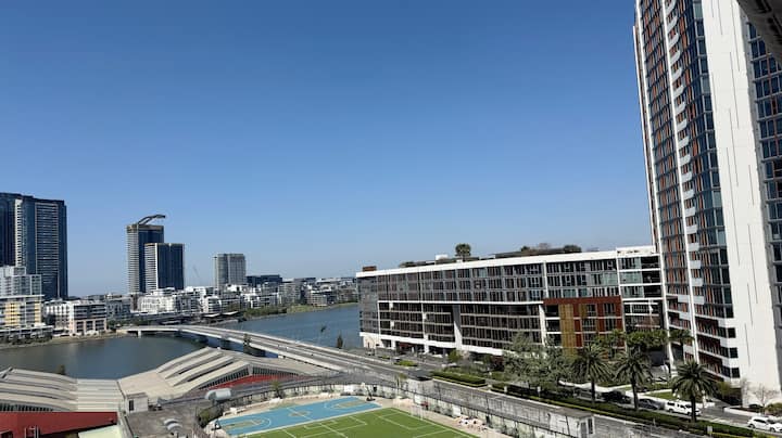 Convenient Spacious Home With Panoramic Water View - Parramatta