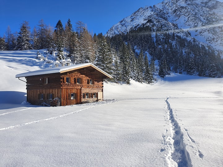 Berghaus Pfafflar Refuge Pour Amoureux De Montagne - Berwang
