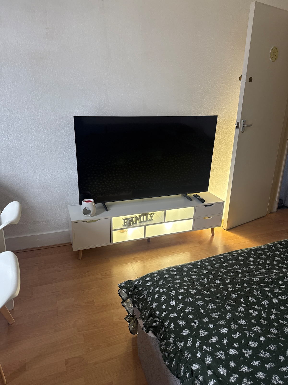 Cozy Sofa-Bed in Bright Living Room - Flats for Rent in Greater London ...