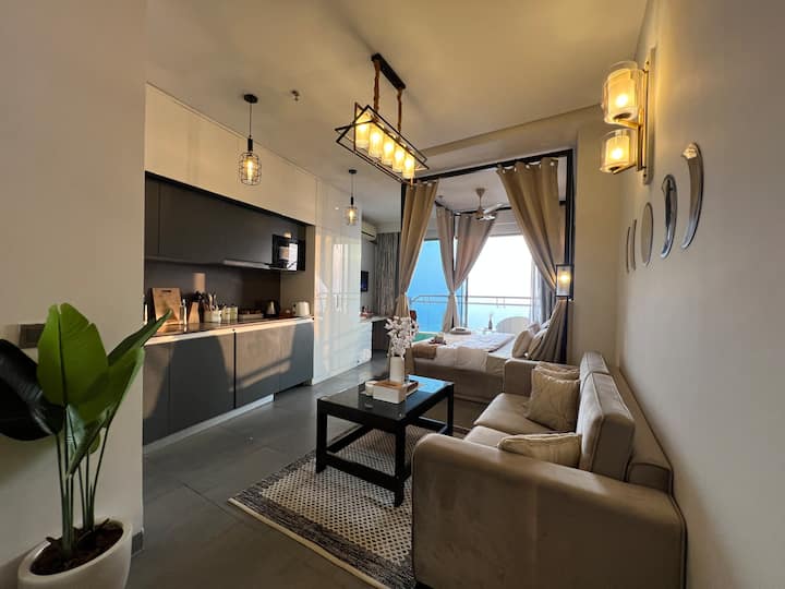The Auralis - 41st Floor | Couple Friendly Studio - India