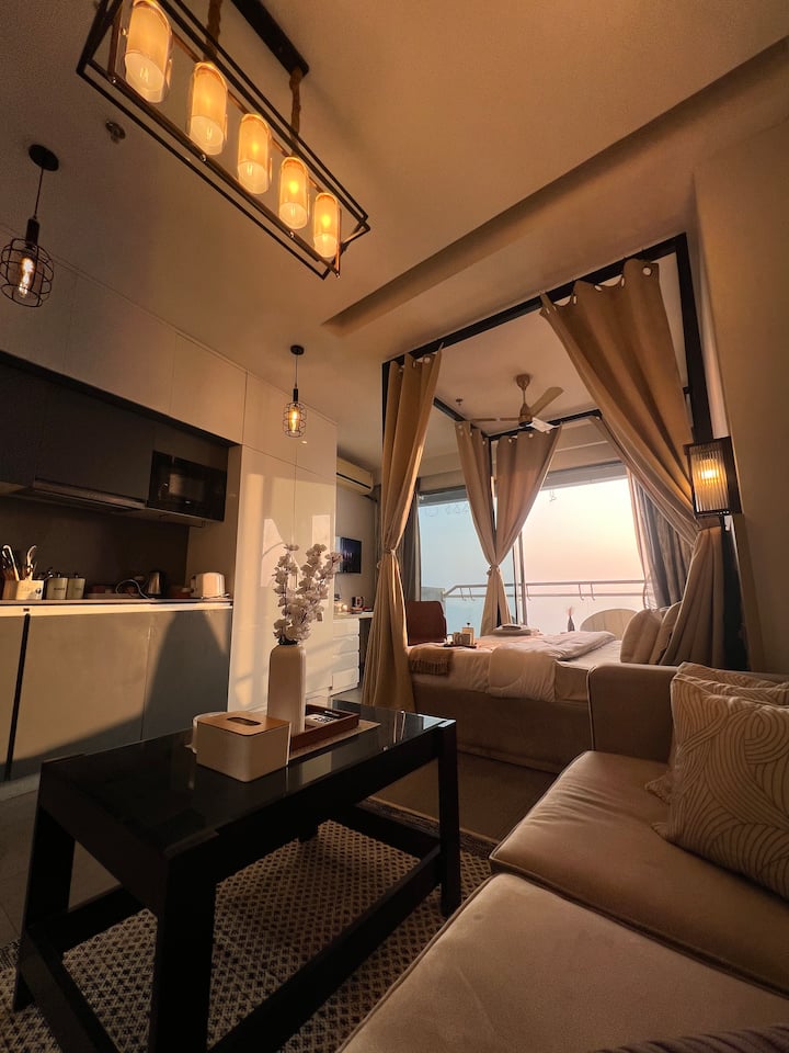 The Cloud 41 | A Romantic River-view Suite - India