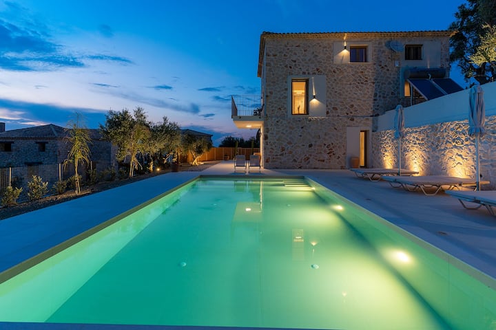 Novel Villa - 5 Bedrooms & Private Pool - Zakinthos