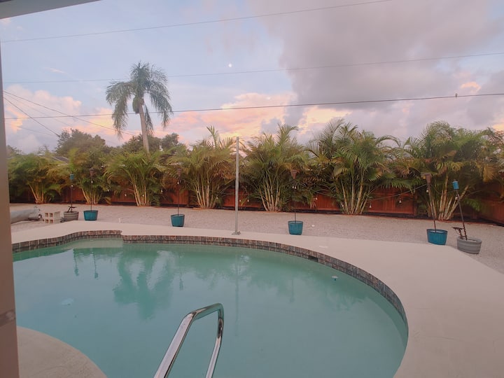 Coastal Pool Home Minutes To Englewood Beach - Englewood, FL