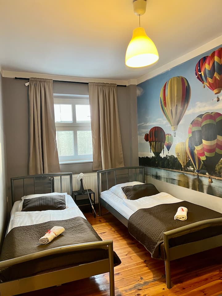 Explorer B&b - Pokój Czteroosobowy Z łAzienką - Poznań