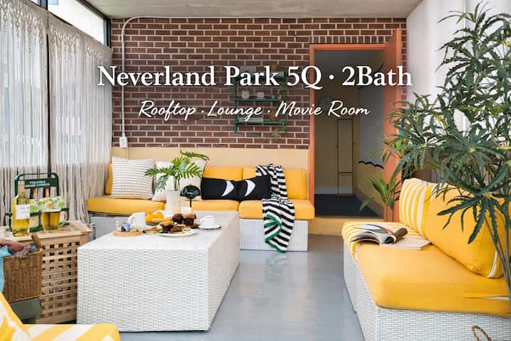 [오픈할인10인]
퀸5욕실2.공항철도dmc역3분.층전체.루프탑.영화룸.1분편의점.짐보관 - Seoul