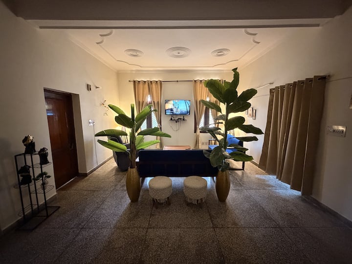 Niro Homes|cozy 2bhk| Near Sukhna Lake & Pgimer - Chandigarh