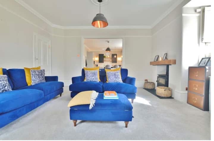 Windsor 1 Bed Flat - Free Parking - Sleeps 4 - Slough