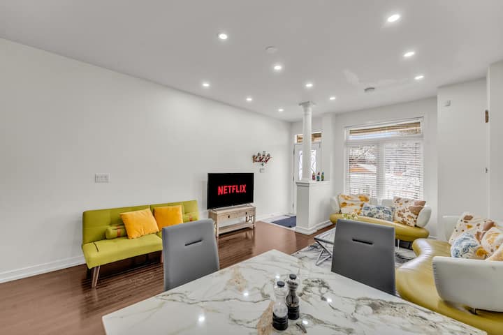 Modern 3br Retreat Near Lake & Toronto - Pickering