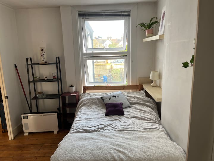 Cosy Double Room, 10 Minute Walk To City Centre - Canterbury