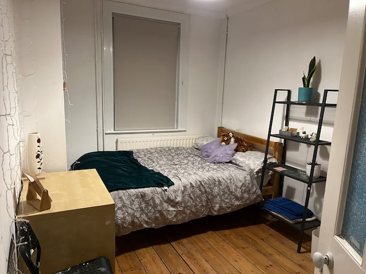 Cosy Double Room, 10 Minute Walk To City Centre - Canterbury