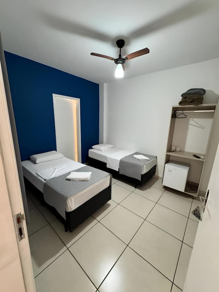 Quarto Duplo Solteiro - Hotel Mão De Fátima - Aparecida