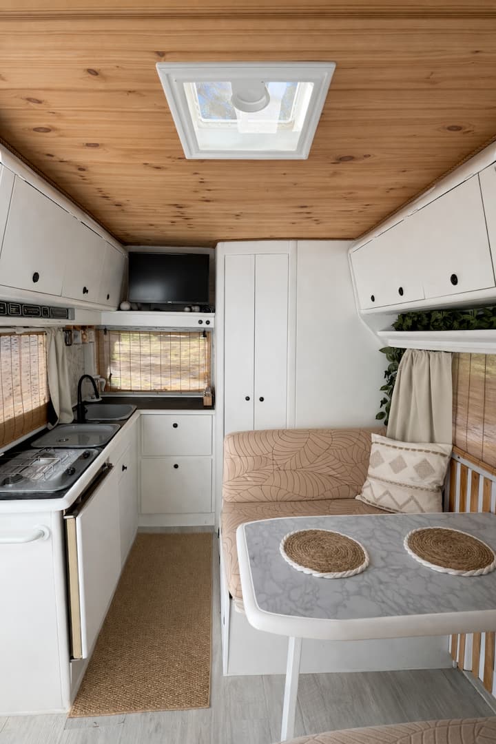 Parked Cozy Camper · Near Train Station - Amora