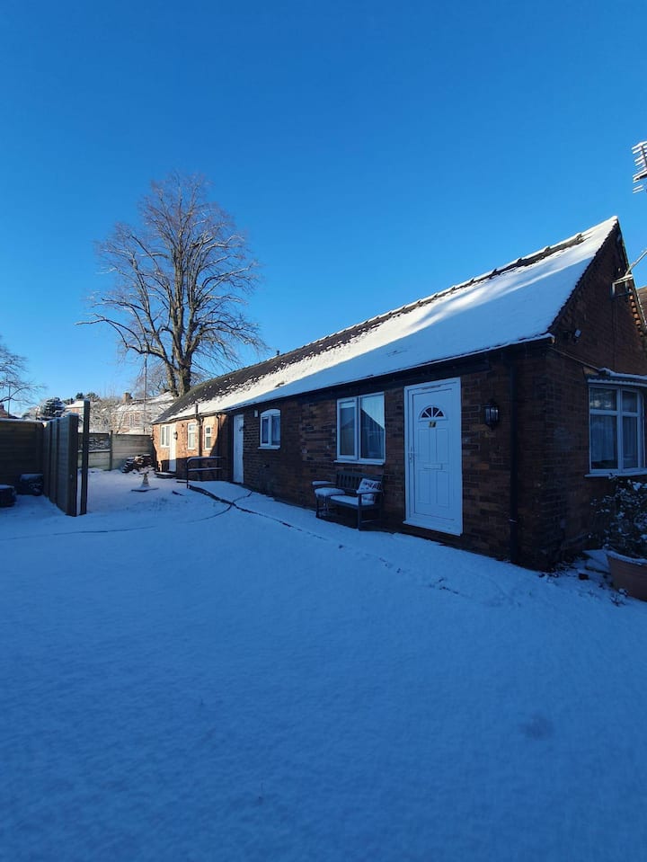 The Manor Hotel | Cosy 2bed Stable (Cheadle, Uk) - Alton