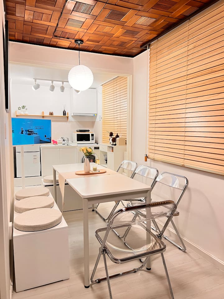 [신규]Arex,공덕역1분,1f,리모델링,퀸침대3,가족/친구/연인,홍대5분,명동강남,짐보관 - Seoul