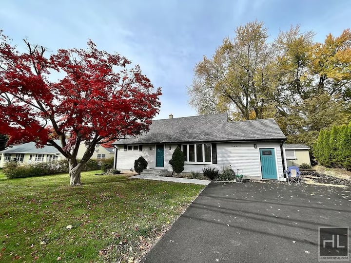 Warm & Inviting Home Away From Home - Yorktown, NY