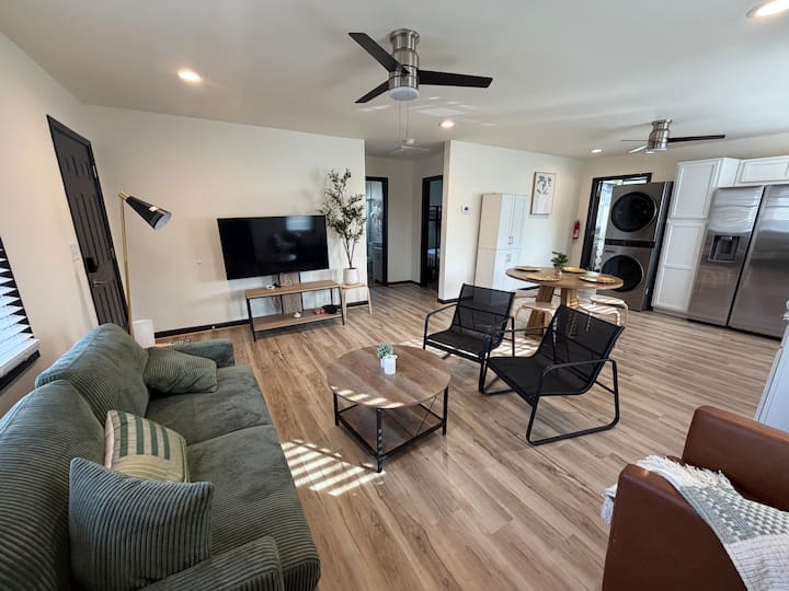 Modern 3br For 7 | Self Check-in - Winston-Salem, NC